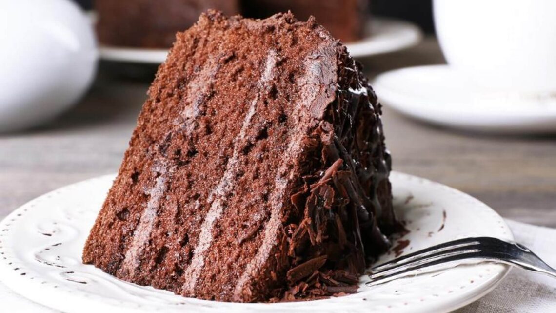 Bolo de chocolate recheado simples | Ruralea