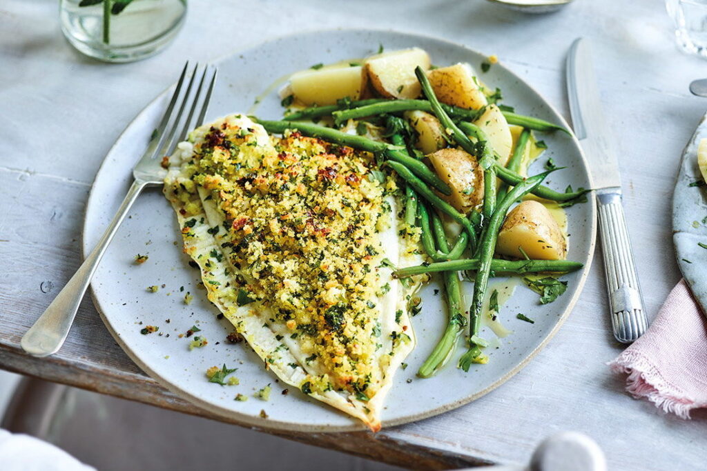 Solha no forno com batatas, alho e limão | Ruralea
