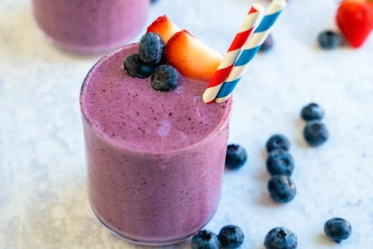 Smoothie de morango e mirtilo | Ruralea