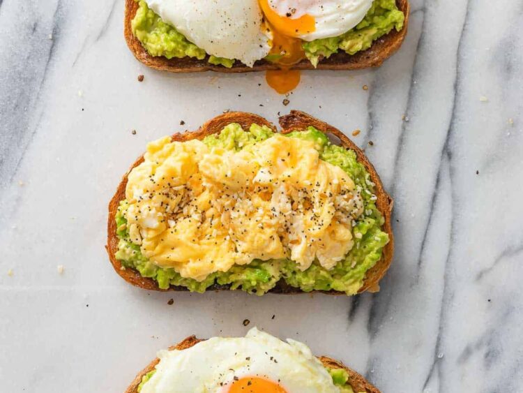 Tosta de abacate e ovo mexido | Ruralea